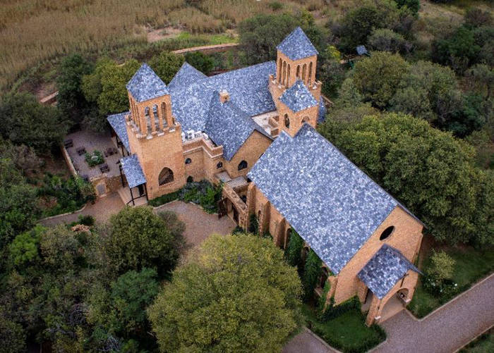 Riverside Castle | Build your event with Our-Venue.com